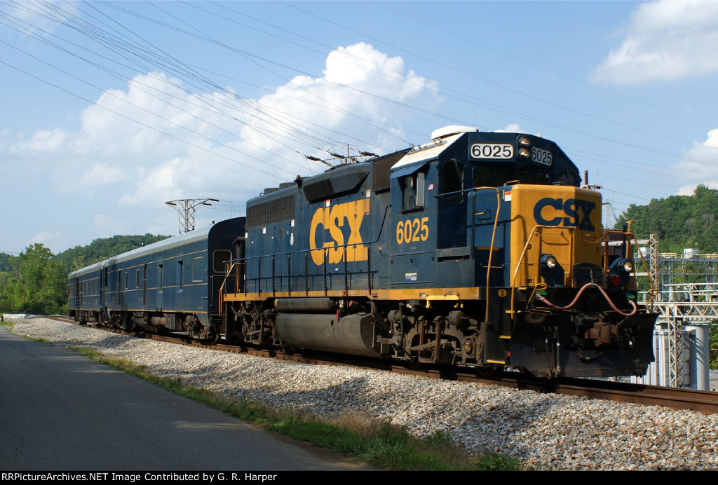 W001 with the normal CSXT 6025 eastbound Hydro. St
